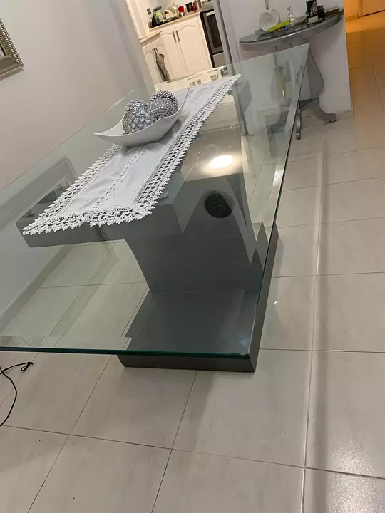 Corotos | Mesa de comedor tope de vidrio biselado y base de madera ...