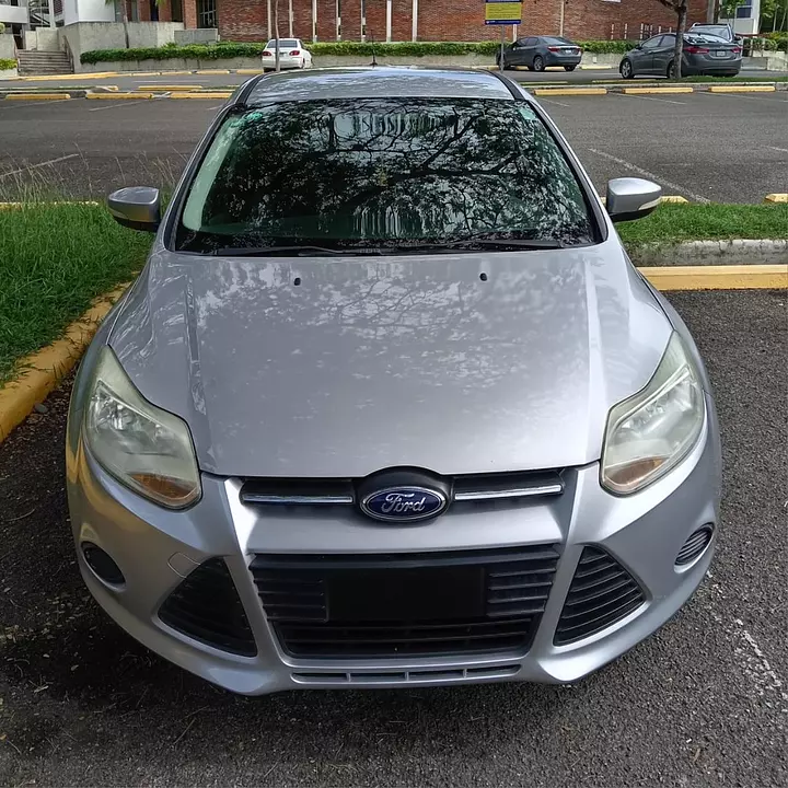 Corotos | Ford Focus hatchback 2014. Automático