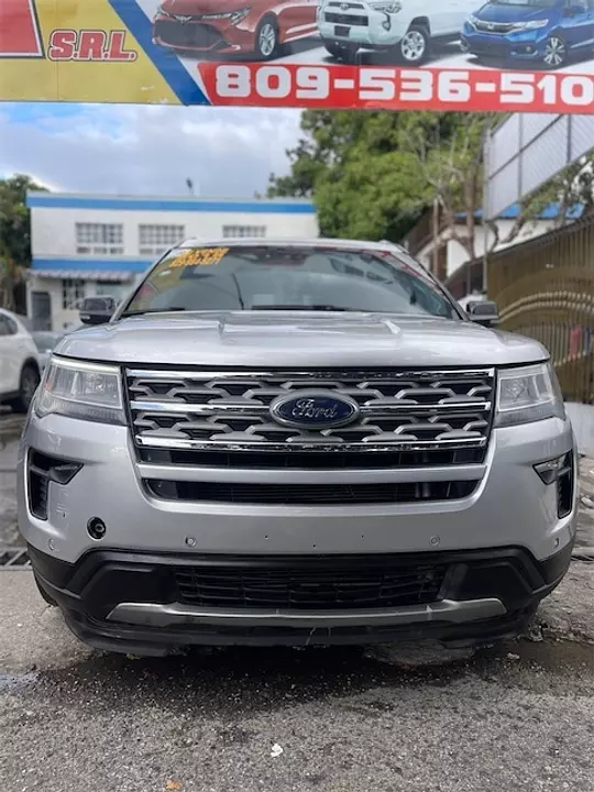 Corotos | Ford 2018 con 3 fila de asientos