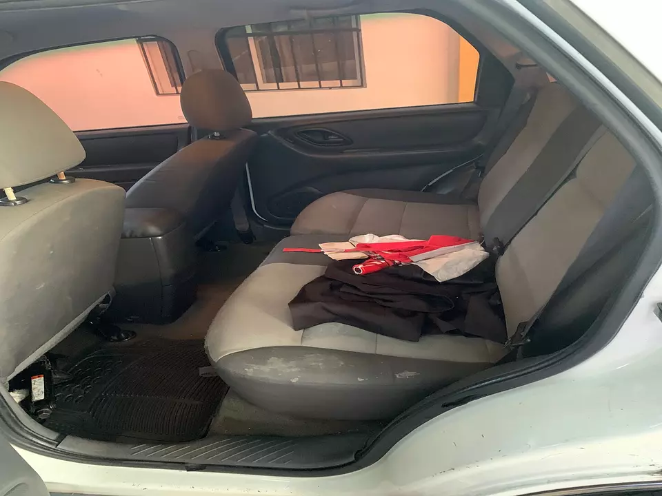 Corotos | Vendo Yipeta ford escape blanca