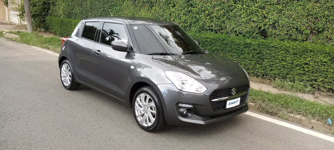 Corotos | Suzuki Swift GLI 2023 Gris OSCURO, 4 Cilindros a GASOLINA