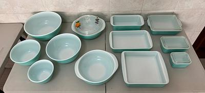 Corotos | Doce (12) fuentes vintage marca Pyrex color azul turquesa con ...