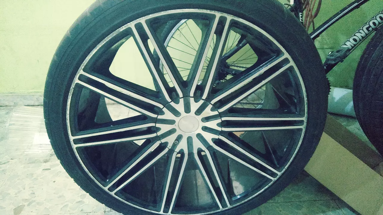 Corotos | Hermosos aros 22" con sus gomas