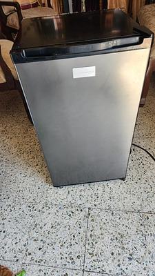 Corotos | Nevera ejecutiva tecnomaster aún con platico pegado como nueva