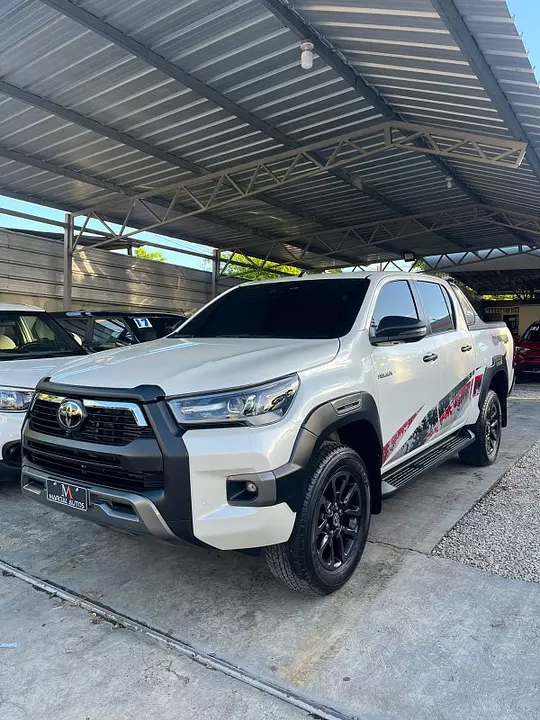 Corotos | Ven conoce esta exclusiva Toyota Hilux revo Adventure todo ...