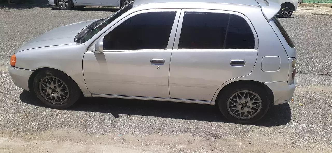 Corotos | Toyota starlet 2000