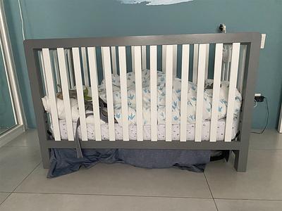 Corotos | Cuna Colby, 4-en-1, gris con blanco, semi nueva y colchón ...