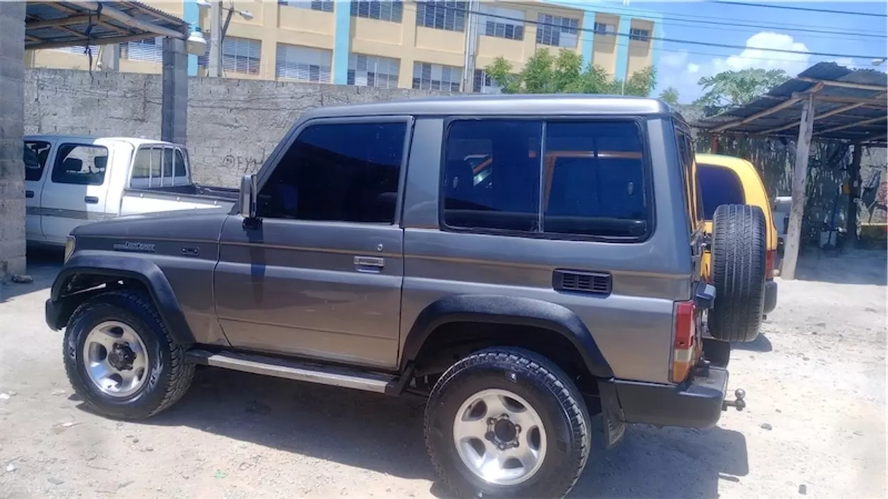 Corotos | Jepp Toyota Land Cruiser 2000