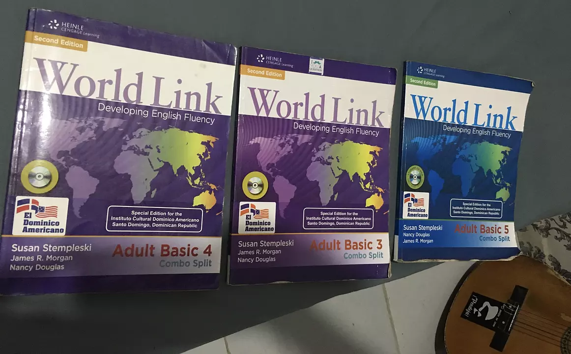 Corotos | Libros "World Link" dominico americano.