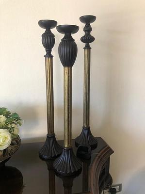 Corotos | Set de Candelabros Negros y Dorados