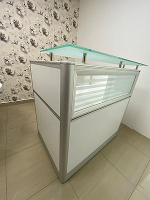 Corotos | Counter madera y vidrio. Negociable