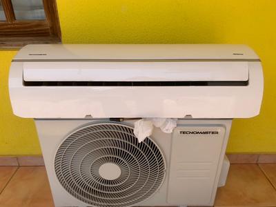 Corotos | Aire acondicionado, en buen estado de la marca Tecnomaster (Inverter)