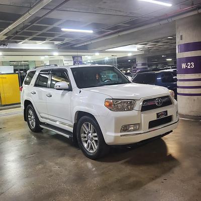 Corotos | Toyota Runner 2011 SR5 tres filas en piel full eléctn RD$24000