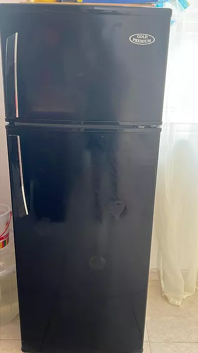 Corotos | Nevera Negra Gold Premium En buena condicion