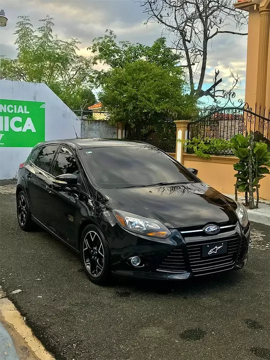 Corotos | Ford Focus Full 2013 negro