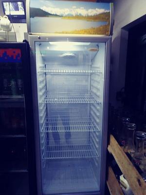 Corotos | Refrigerador exhibidor American