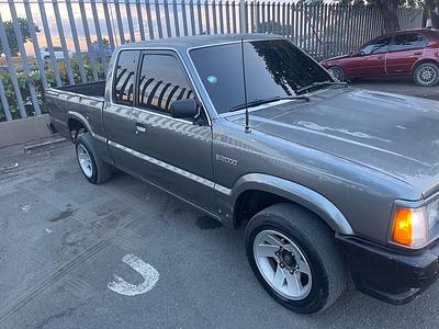 Corotos | Mazda b2000 1987 mecánica gasolina