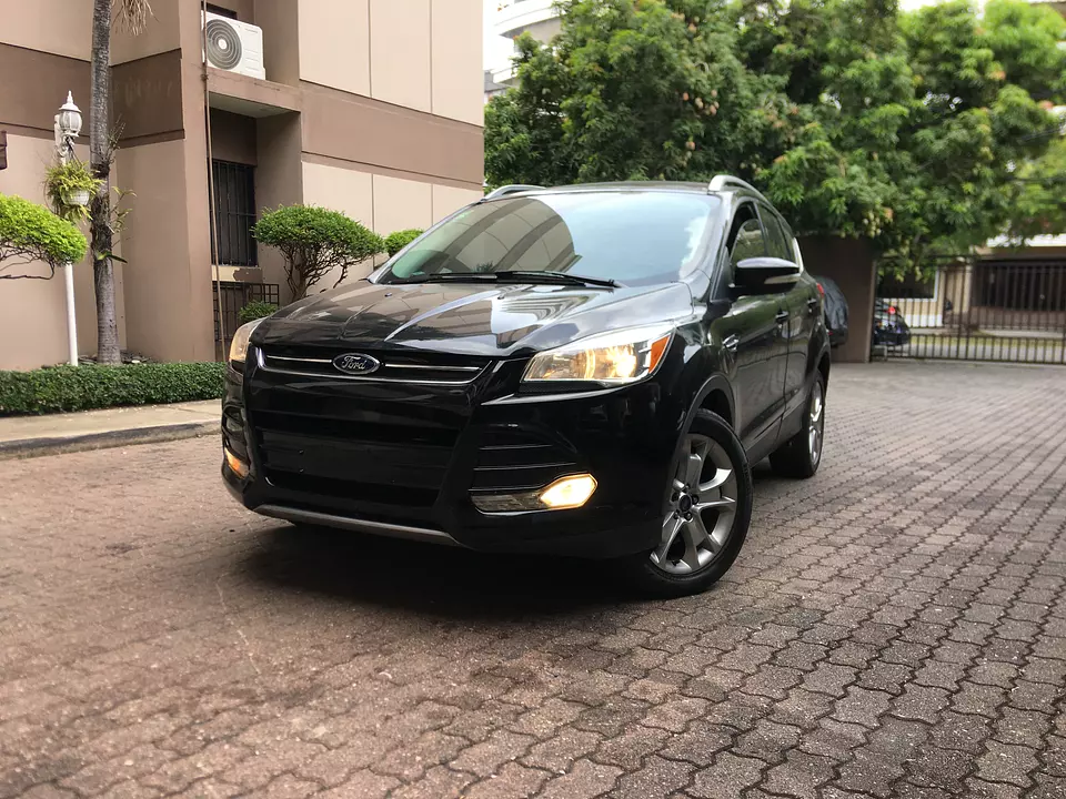 Corotos | Ford Escape Titanium Ecoboost 4WD 2015 NEGRA