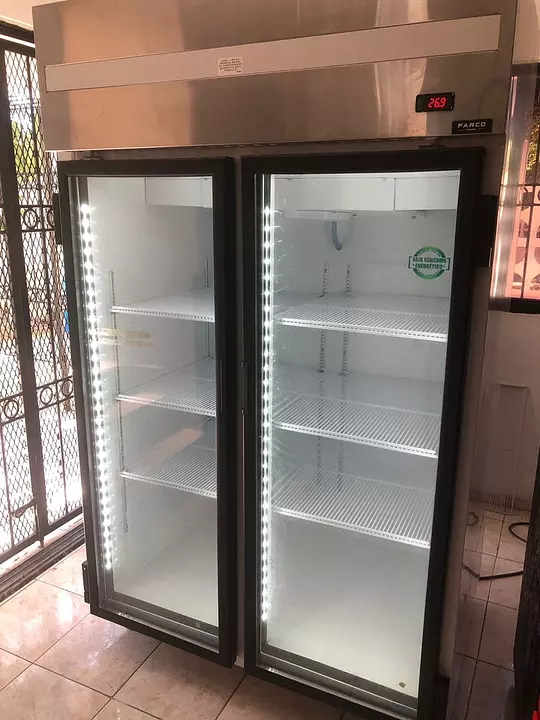 Corotos | Refrigeradores Farco exhibidores 2 puertas renovados