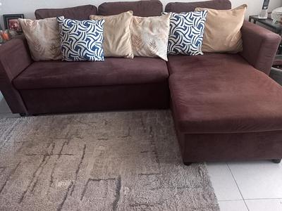 Corotos | Hermoso mueble en L, con baúl, sofá cama, color marron