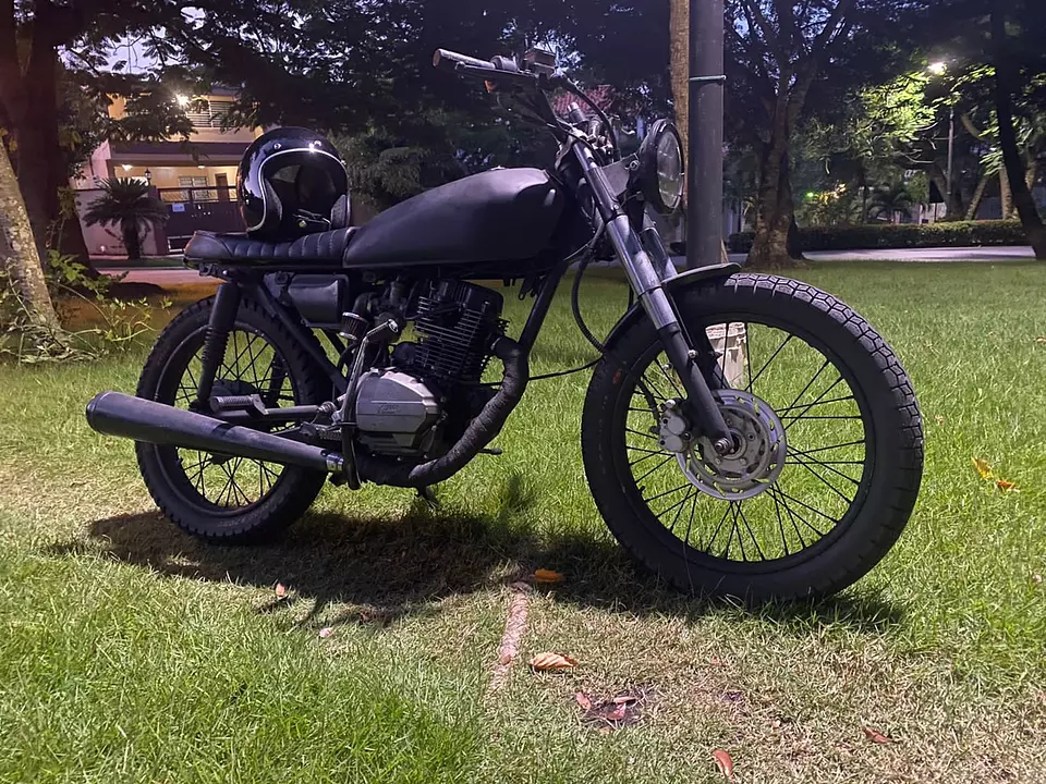 Corotos | Motocicleta 150cc Scrambler Cafe Racer Brat Retro (+ Casco Retro)